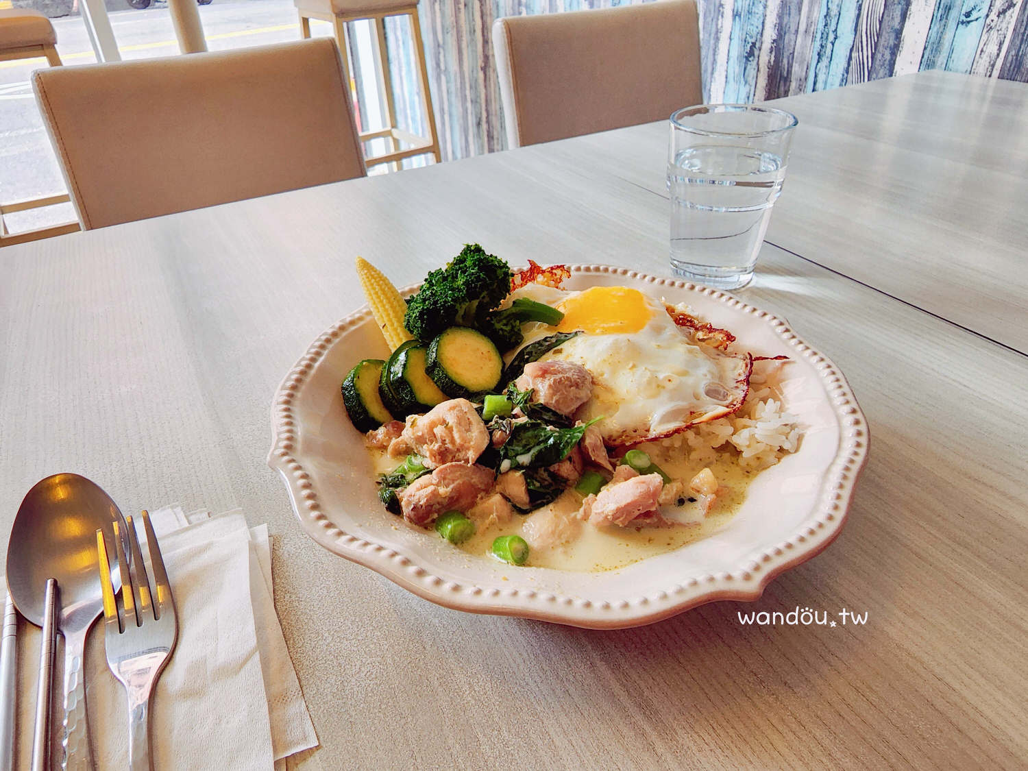 你的泰式Need Times(高雄泰式料理) 捷運大東站平價清新泰式料理 綠咖哩 – 豌豆自遊自在美食趣