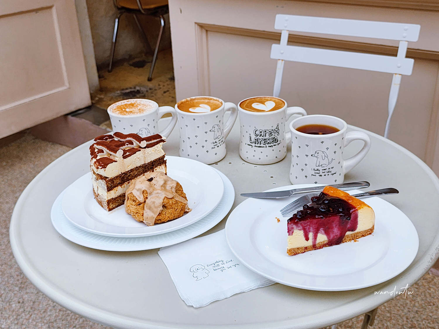 韓國必吃 咖啡廳Cafe Layered 英國鄉村古風延南洞弘大IG打卡聖地 – 豌豆自遊自在美食趣