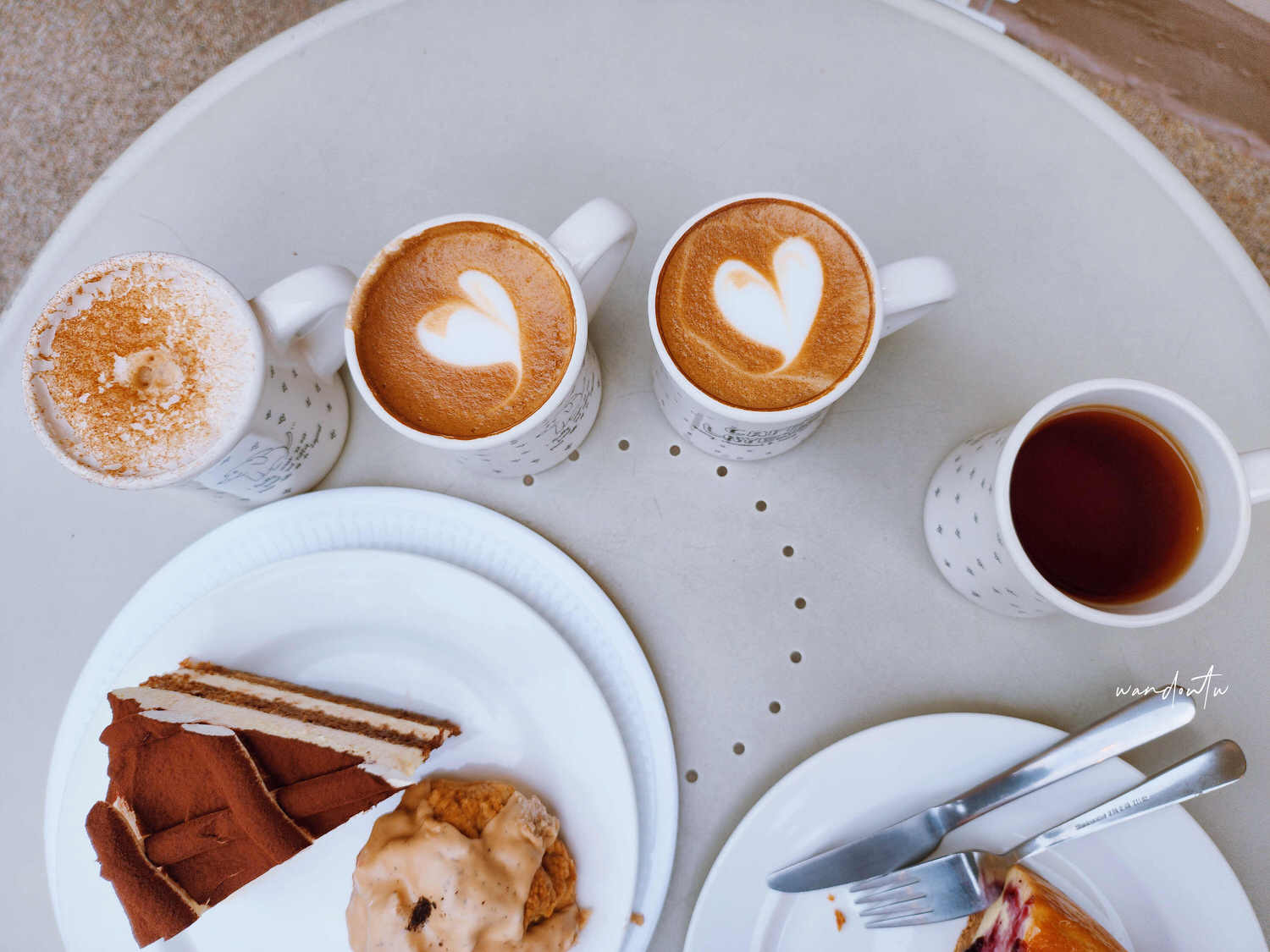 韓國必吃 咖啡廳Cafe Layered 英國鄉村古風延南洞弘大IG打卡聖地 – 豌豆自遊自在美食趣